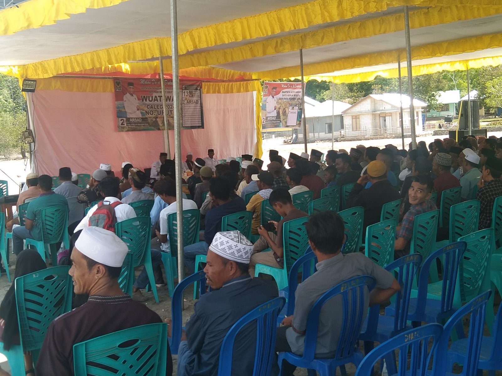 Masyarakat Gelar Ritual Adat Antar ARSAD Menuju DPRD MABAR Melalui Partai Bulat Bintang ...