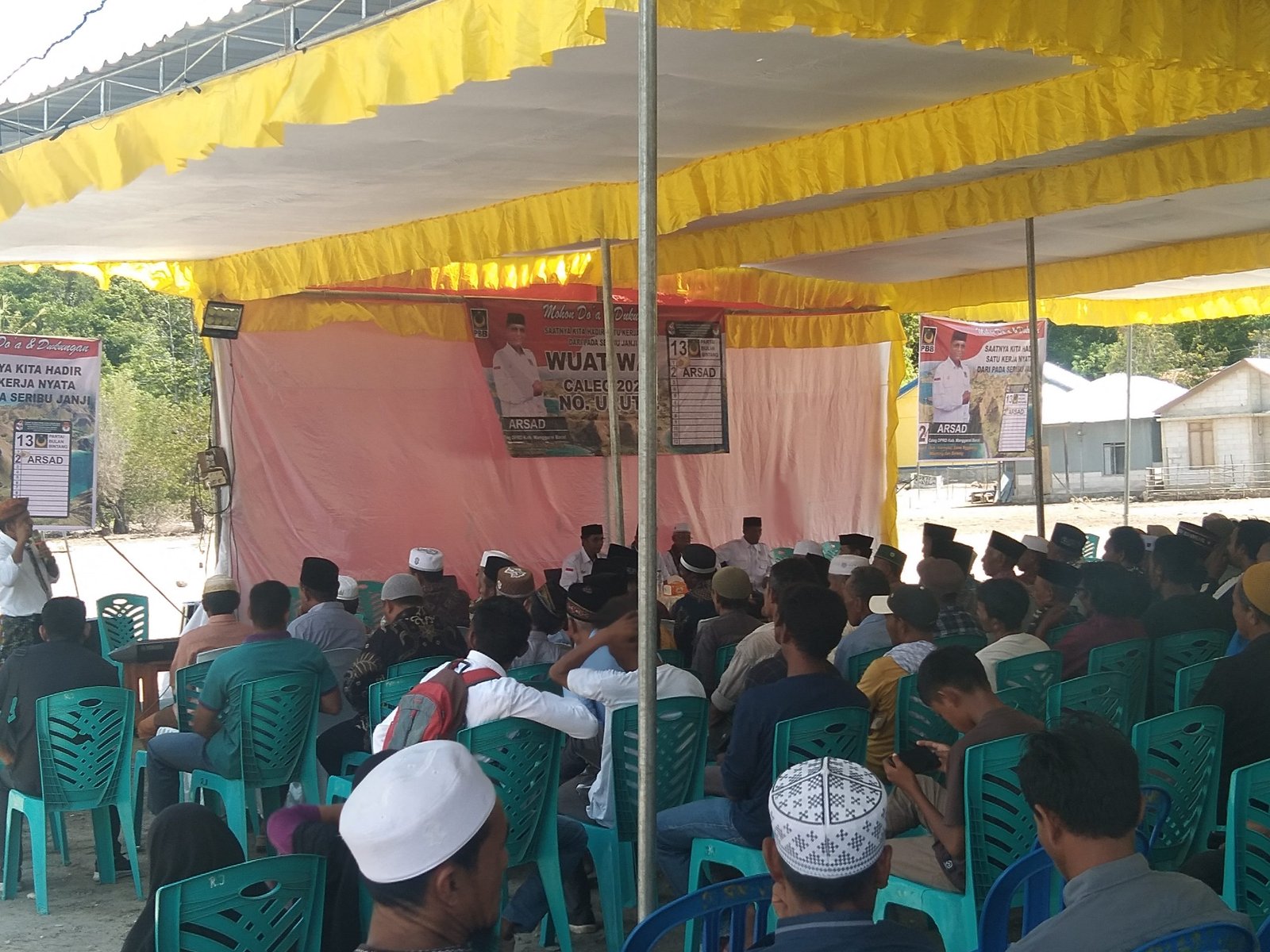 Masyarakat Gelar Ritual Adat Antar ARSAD Menuju DPRD MABAR Melalui Partai Bulat Bintang ...