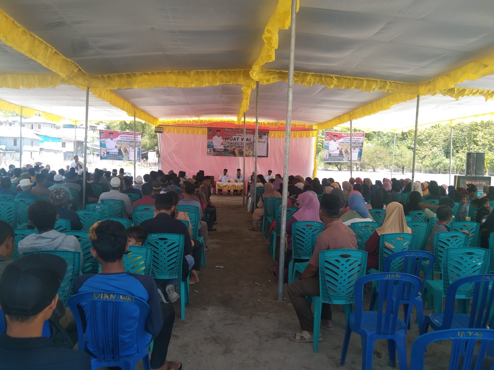 Masyarakat Gelar Ritual Adat Antar ARSAD Menuju DPRD MABAR Melalui Partai Bulat Bintang ...